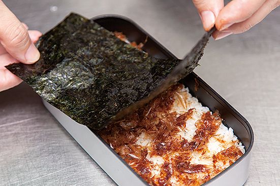 Cách làm cơm hộp rong biển Noriben | KILALA